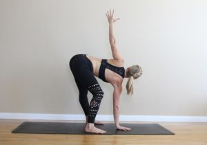 9 IT Band Stretches to Release Tightness (Gentle + Soothing)